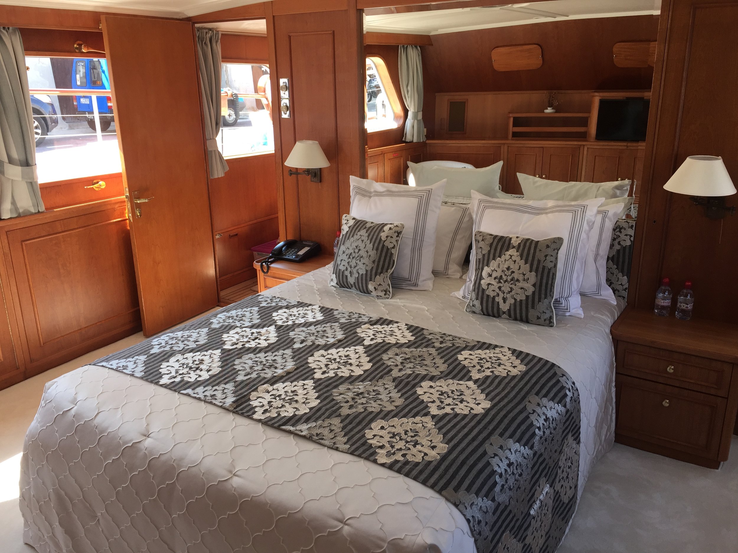 Private boat - Italy Port of Sanremo | Artisan Tapissier